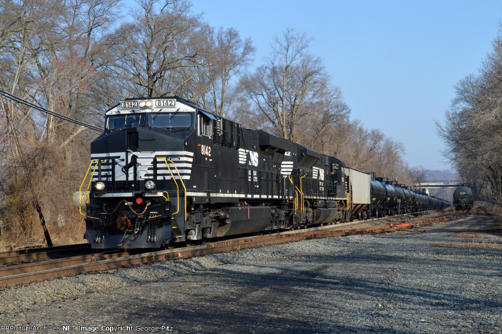 NS 8142 and train Z4R